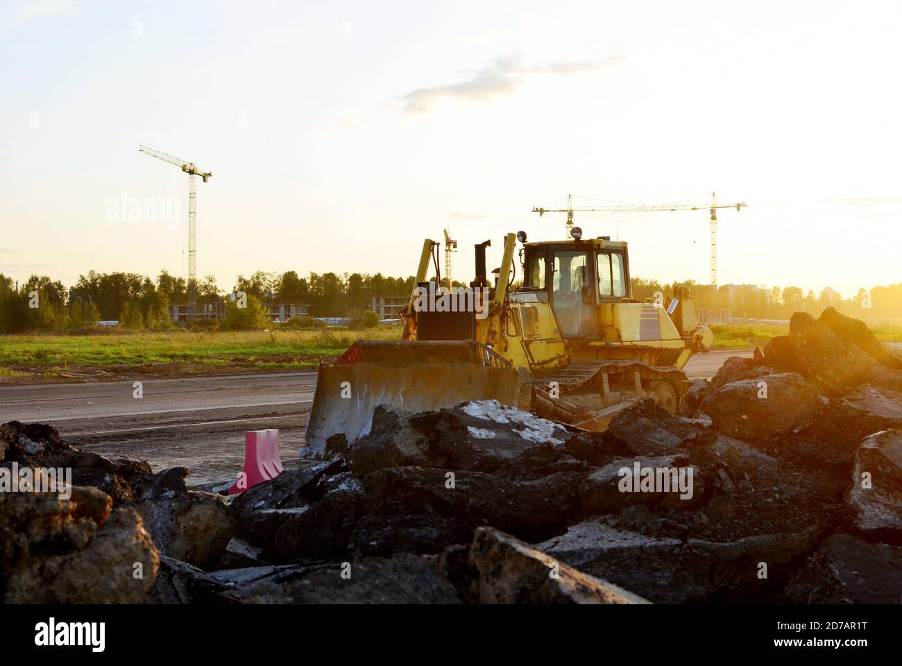 Track-type bulldozer, earth-moving equipment. Land clearing, grading ...