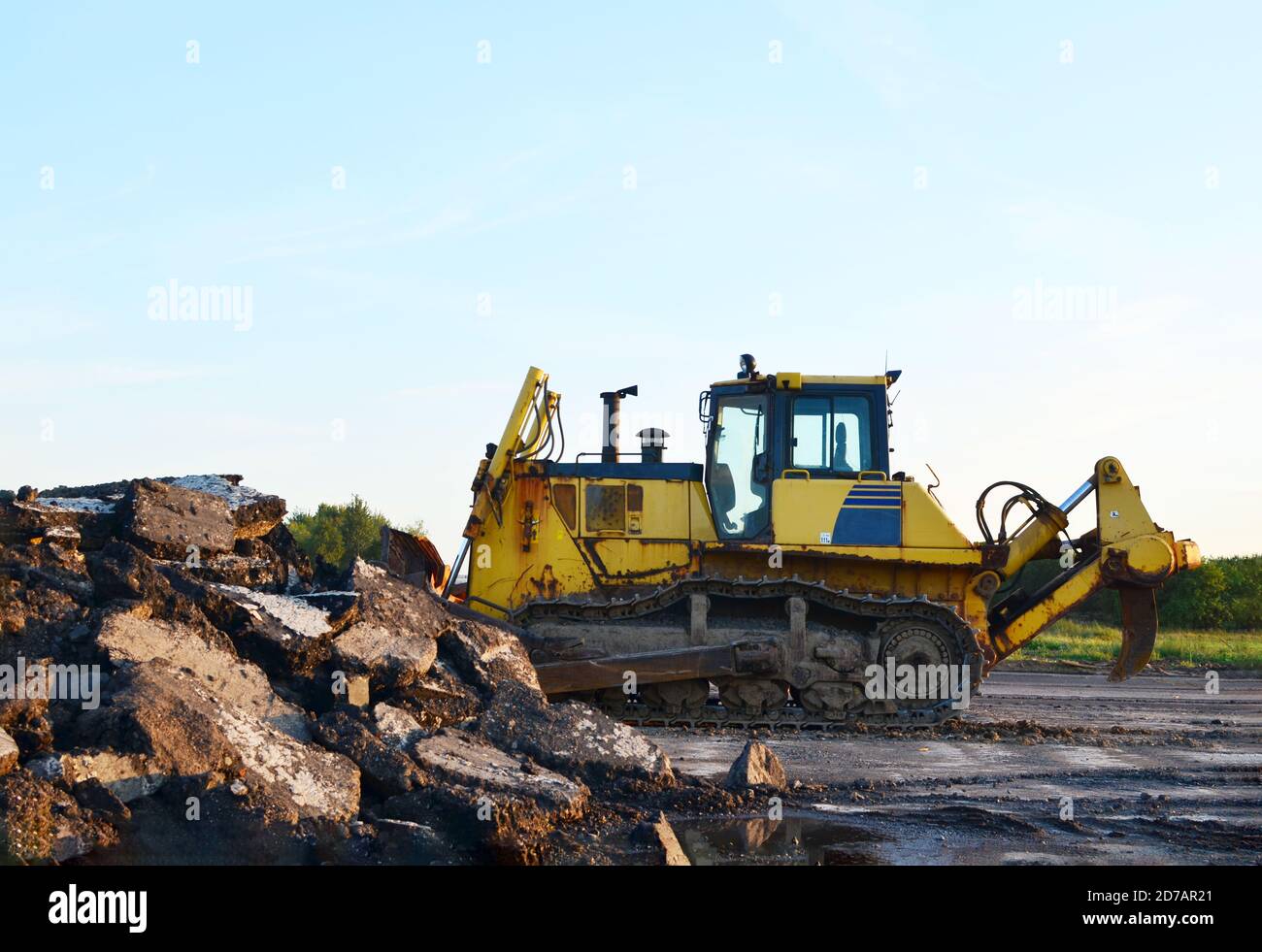 Track-type bulldozer, earth-moving equipment. Land clearing, grading ...
