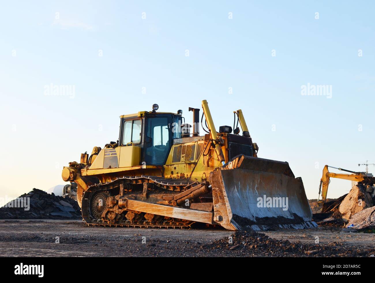 Track-type bulldozer, earth-moving equipment. Land clearing, grading ...
