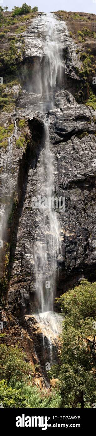 Diyaluma waterfall in Koslanda, verticle photograph Stock Photo - Alamy