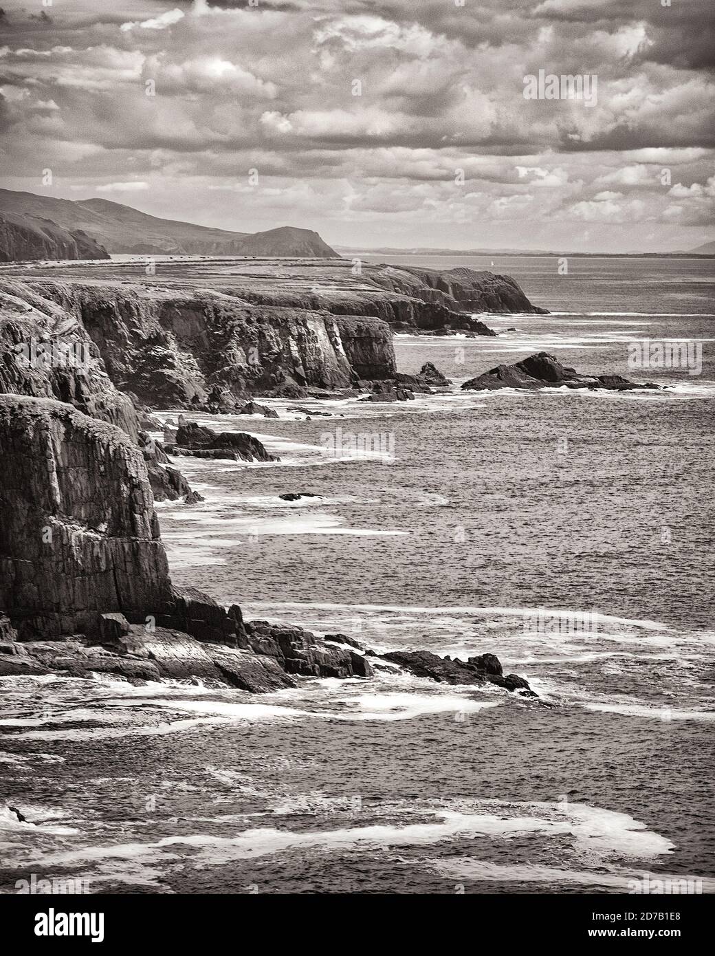 Rocky Cliffs along Coast, Dingle Peninsula, Ireland Stock Photo - Alamy