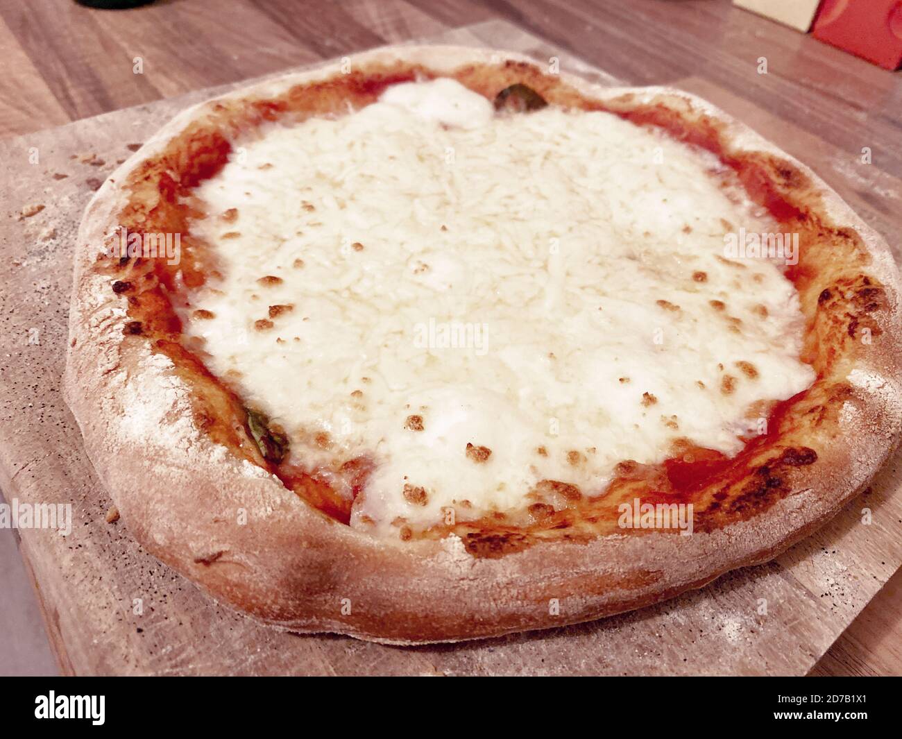 Italian cheese pizza margerita hi-res stock photography and images - Alamy