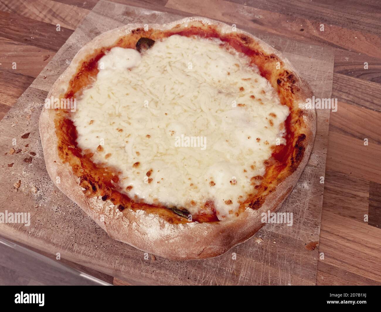 Margerita pizza hi-res stock photography and images - Alamy