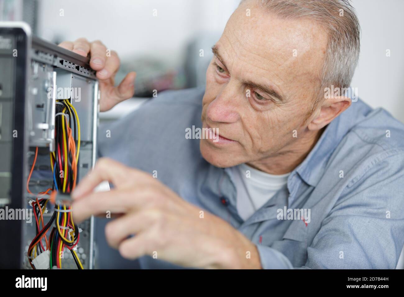 senior man assembling a desktop computer Stock Photo - Alamy