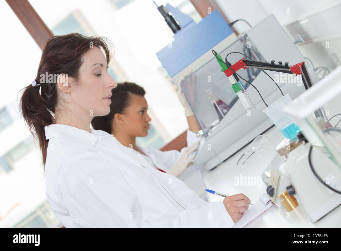 female scientists in lab Stock Photo - Alamy