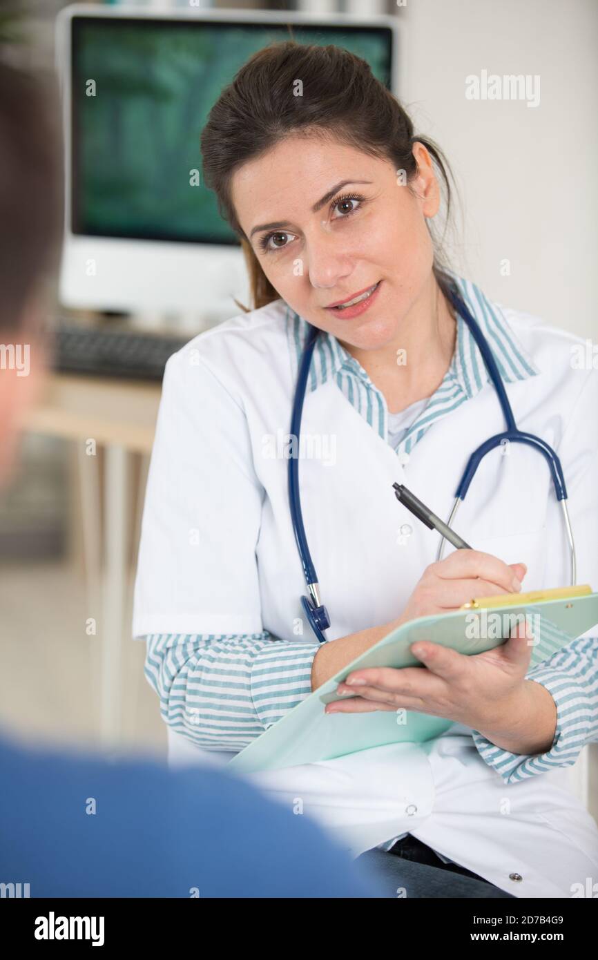 female doctor fills up medical form at clipboard Stock Photo - Alamy