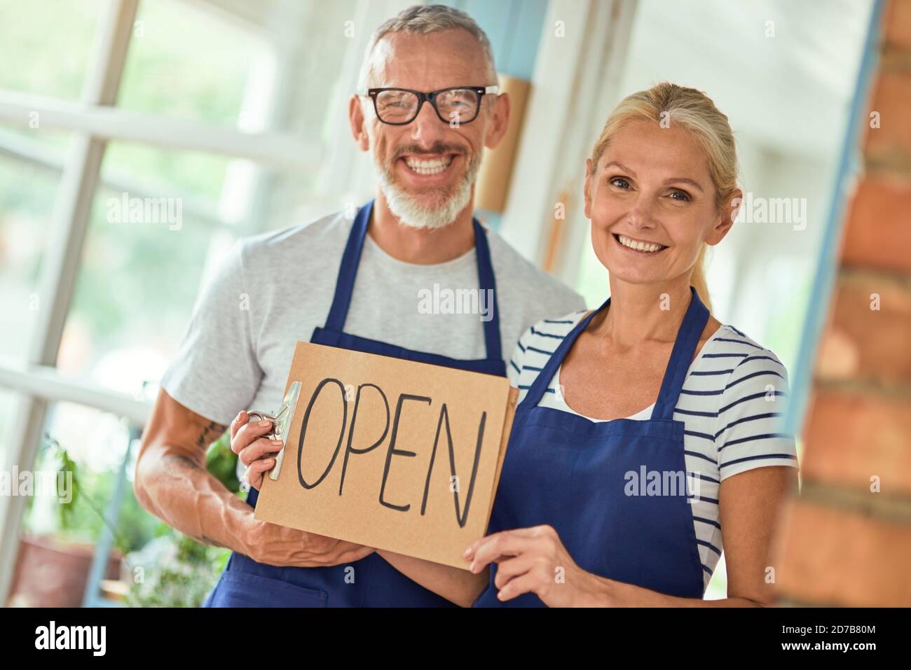 Spouses sign hi-res stock photography and images - Alamy