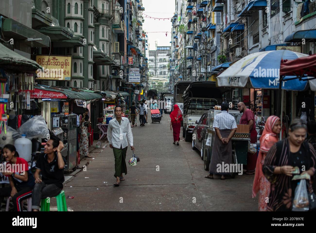 Yangon street life hi-res stock photography and images - Alamy