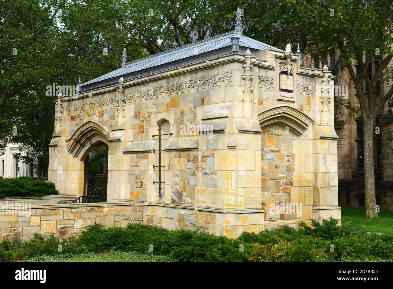 Anne T. and Robert M. Bass Library in Yale University, New Haven ...