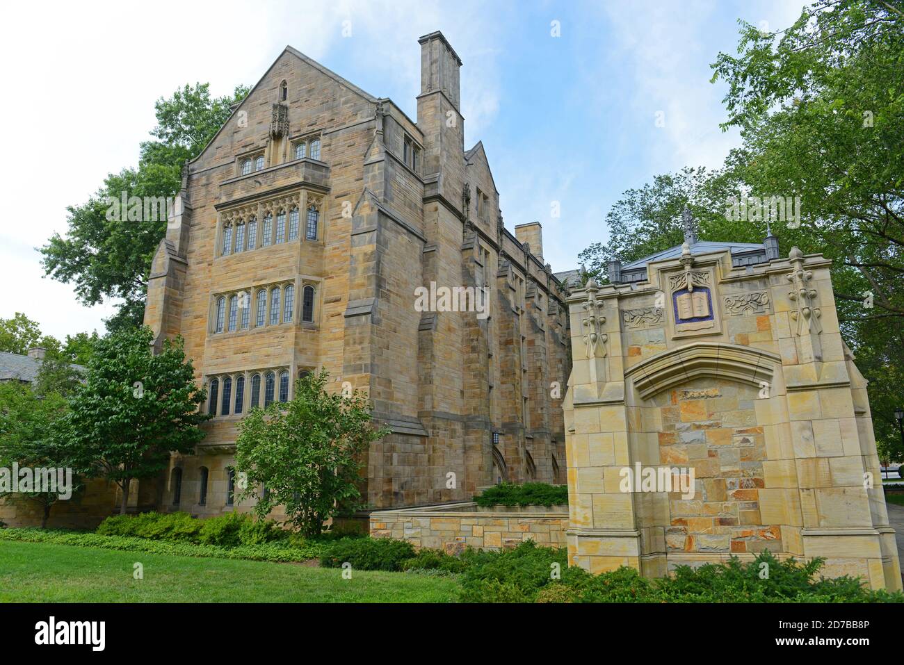 Anne T. and Robert M. Bass Library in Yale University, New Haven ...