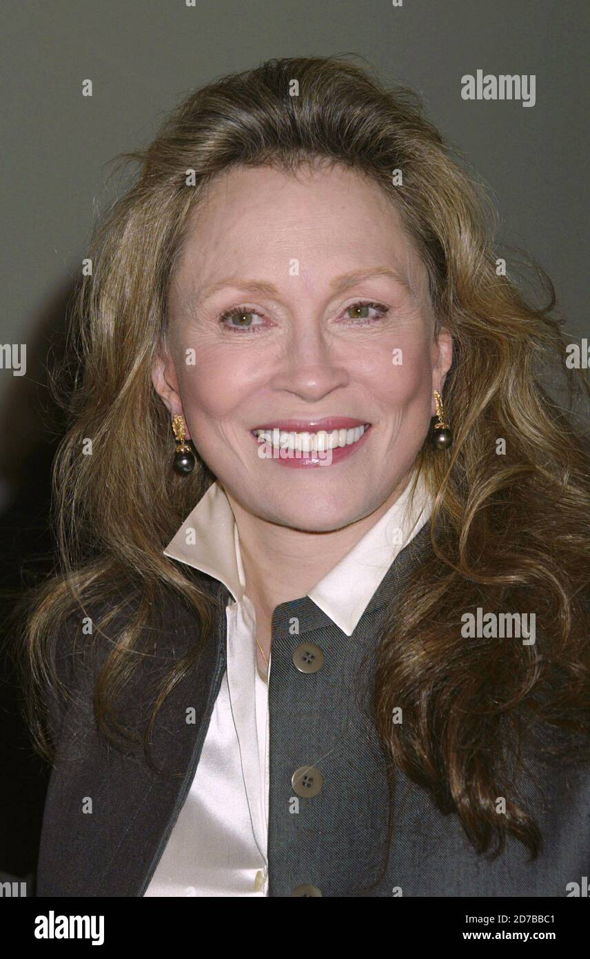 Faye Dunaway attends The Film Society of Lincoln Center Gala Tribute to ...