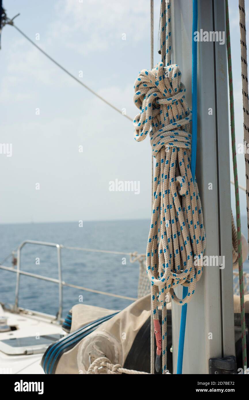 Rope on the sailboat attached to the mast Stock Photo - Alamy