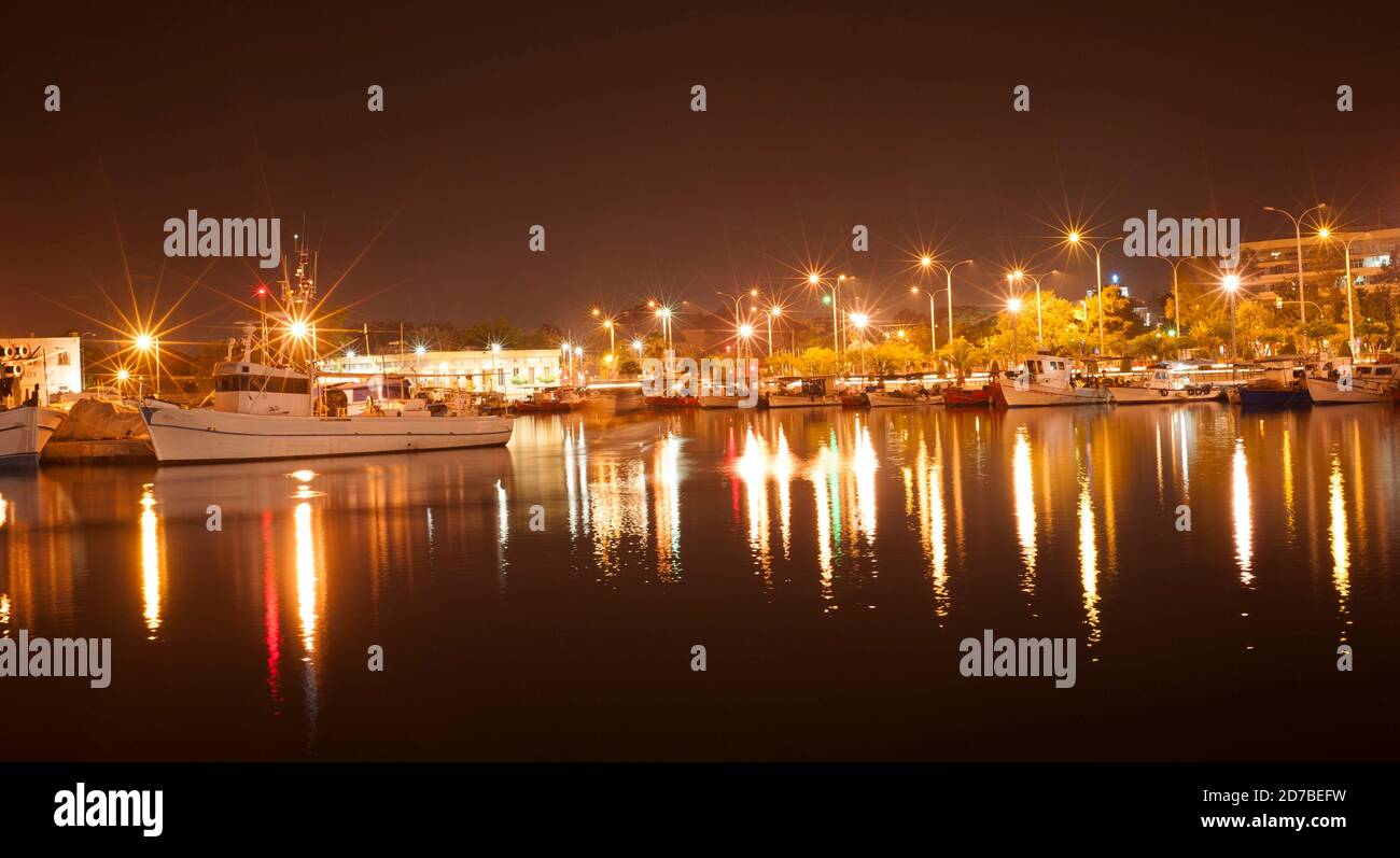 Sailboat marina mast boat hi-res stock photography and images - Alamy