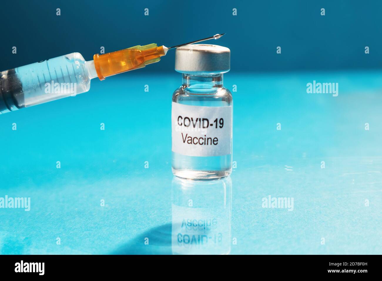 Coronavirus vaccine vial and syringe needle ready for injection Stock ...