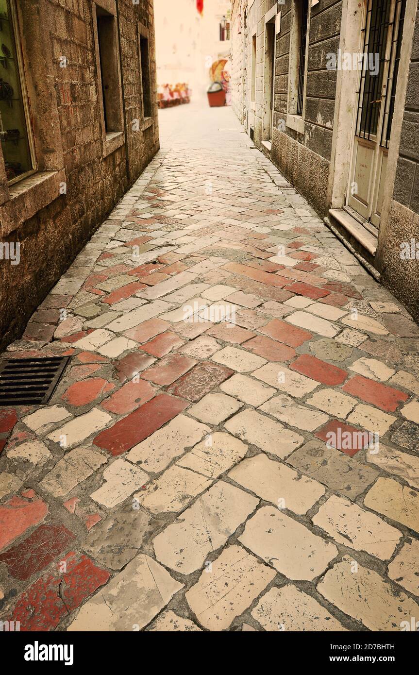 Old red cobblestone road pavement hi-res stock photography and images ...