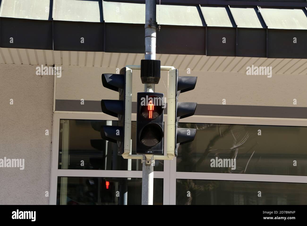 Red traffic light for pedestrians on the street Stock Photo - Alamy