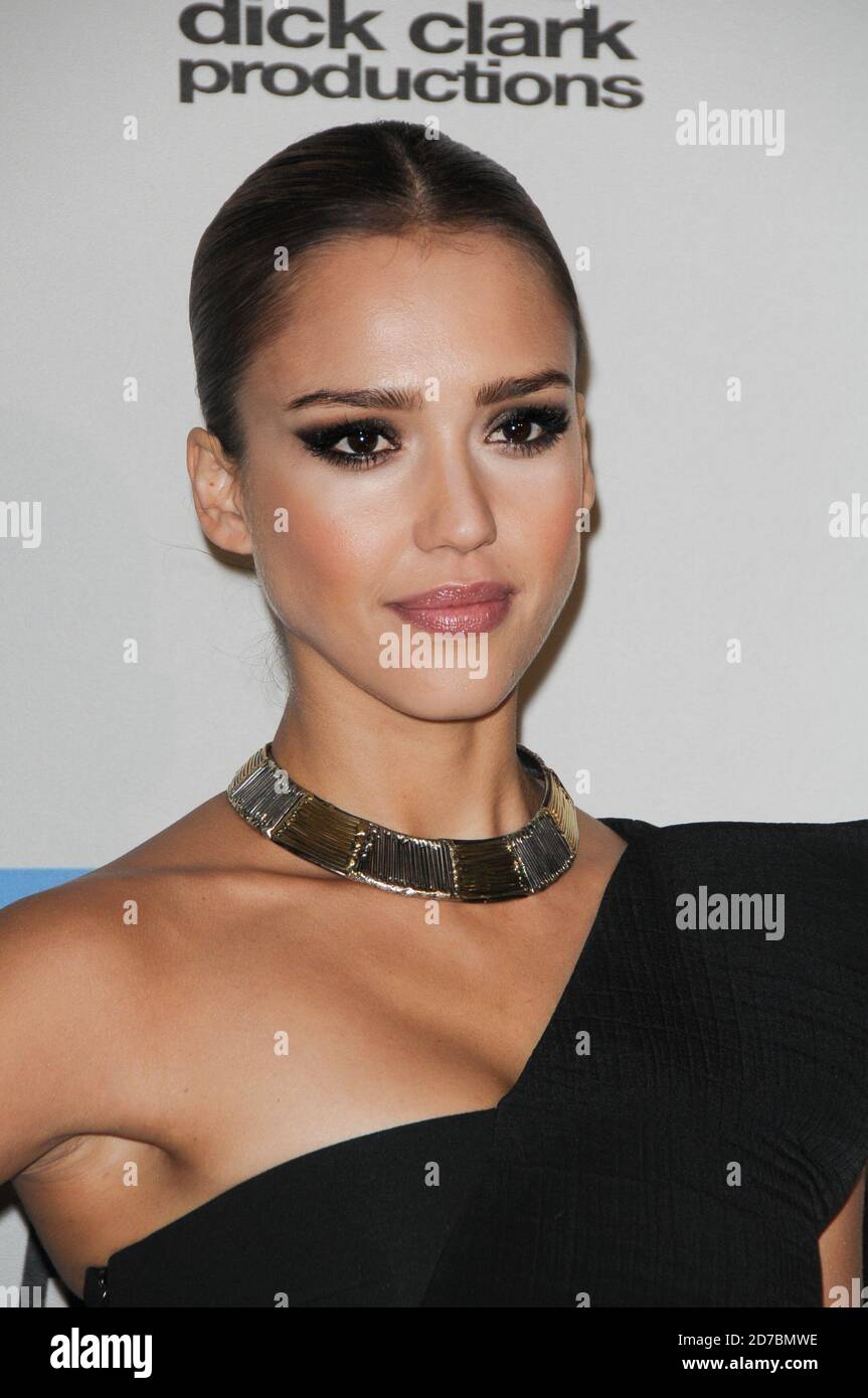 Jessica Alba at 2010 American Music Awards - Press Room - At Nokia ...