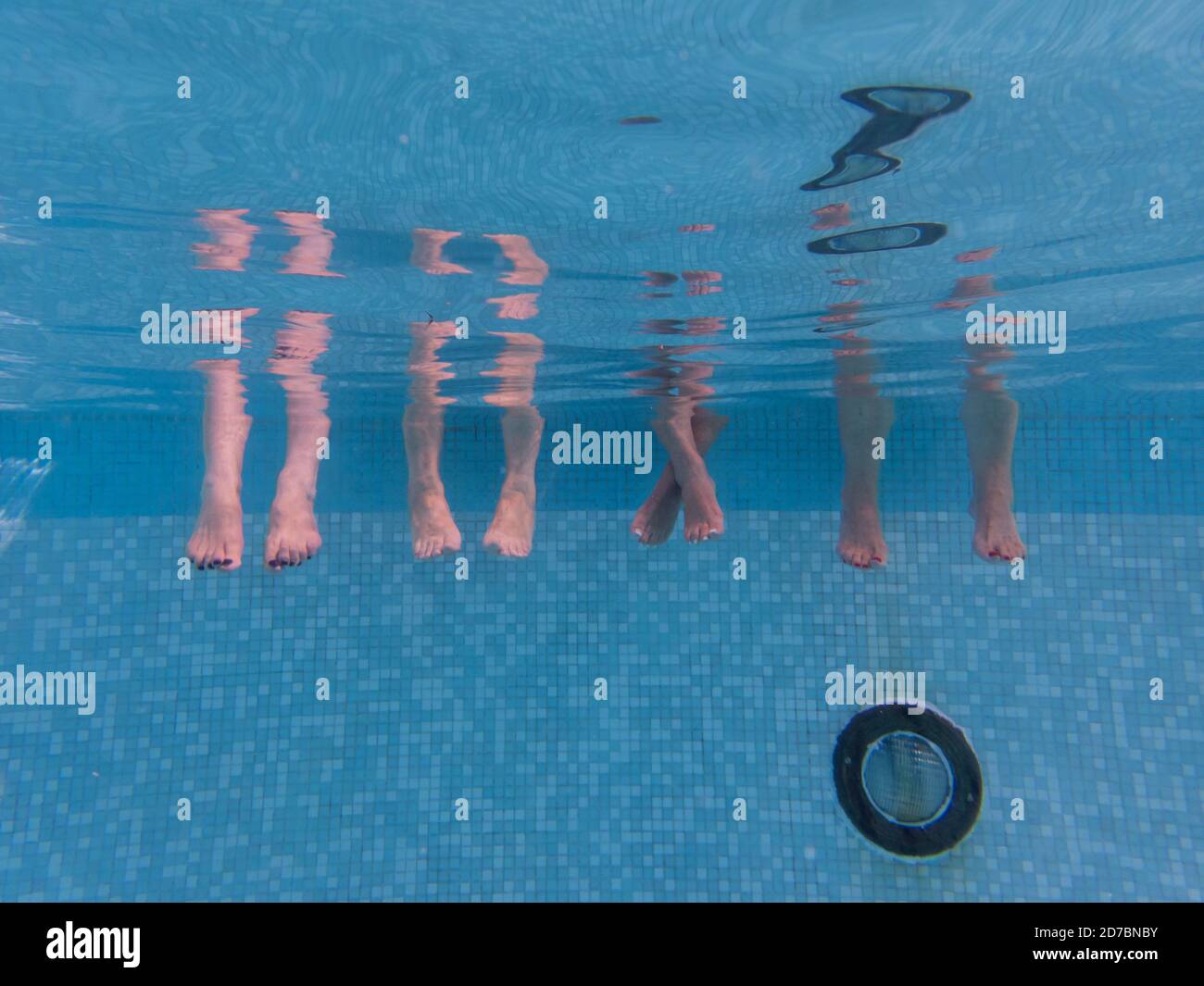 Feet underwater in pool hi-res stock photography and images - Alamy