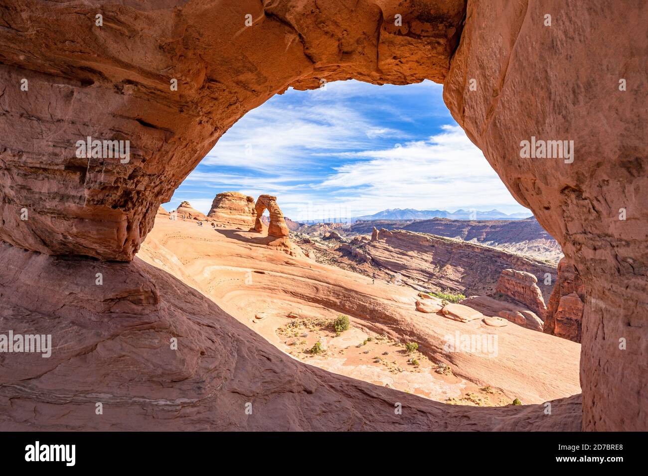 Scenic view through Twisted Doughnut Arch of Delicate Arch in Arches ...