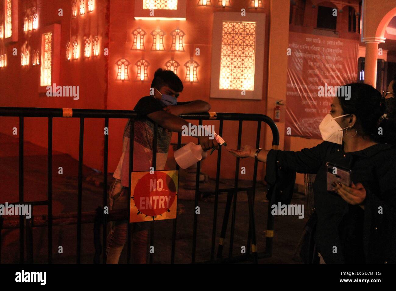 Durga puja pandal hopping hi-res stock photography and images - Alamy