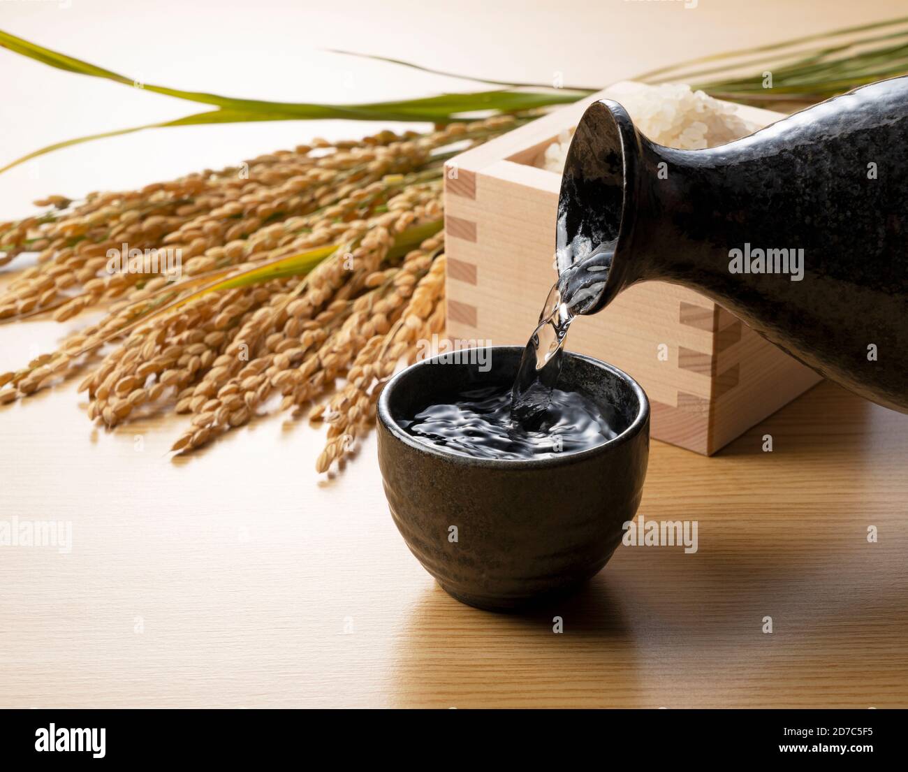 Sake serving hi-res stock photography and images - Alamy