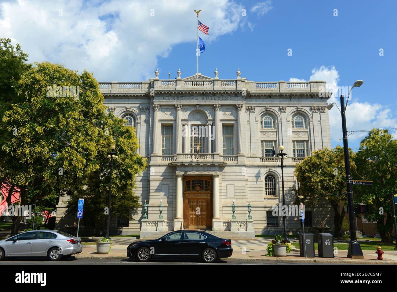 Hartford City Hall on 550 Main Street was built in 1915 with Beaux-Arts ...