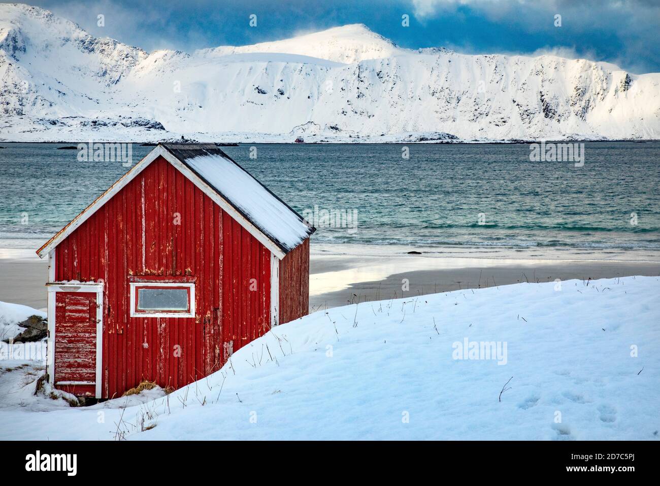 Fishing cottage on beach in the Lofoten Islands, Norway Stock Photo - Alamy