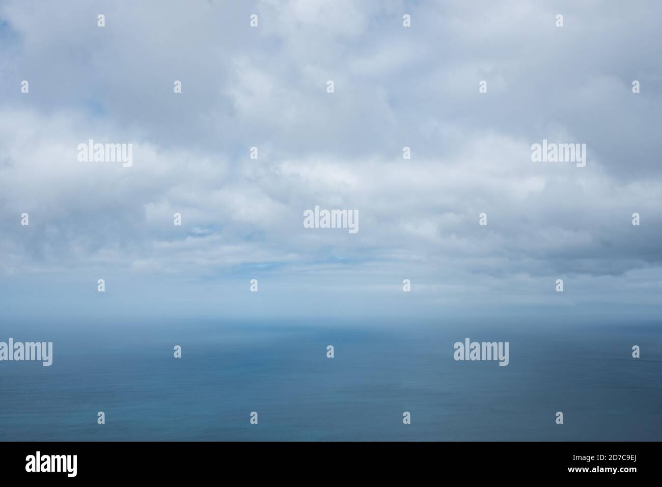 Overcast clouds and ocean hi-res stock photography and images - Alamy