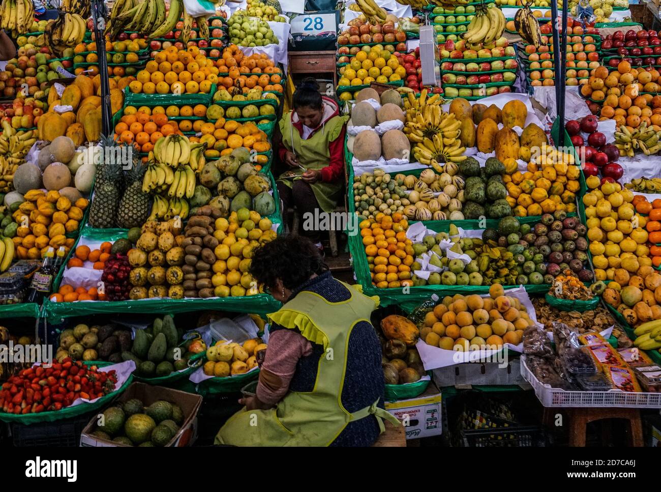 Fruit market in Peru Stock Photo - Alamy