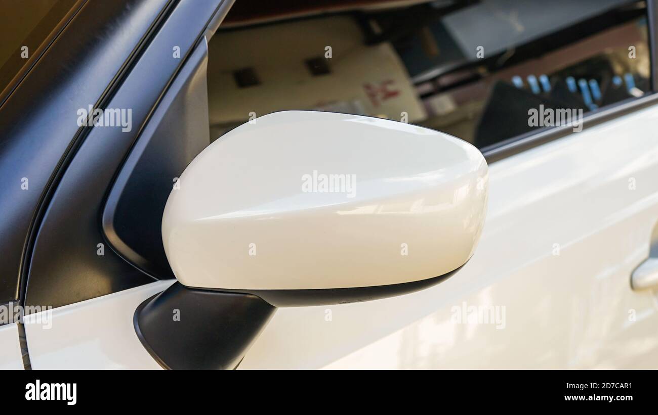 Side view mirrors hi-res stock photography and images - Alamy