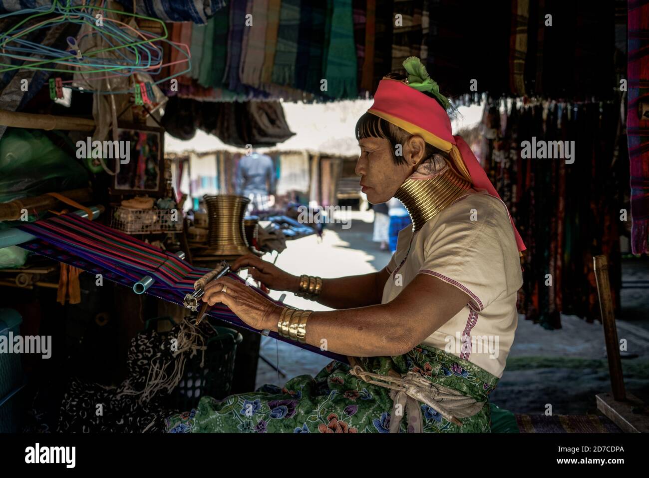 Long neck tribe hi-res stock photography and images - Alamy
