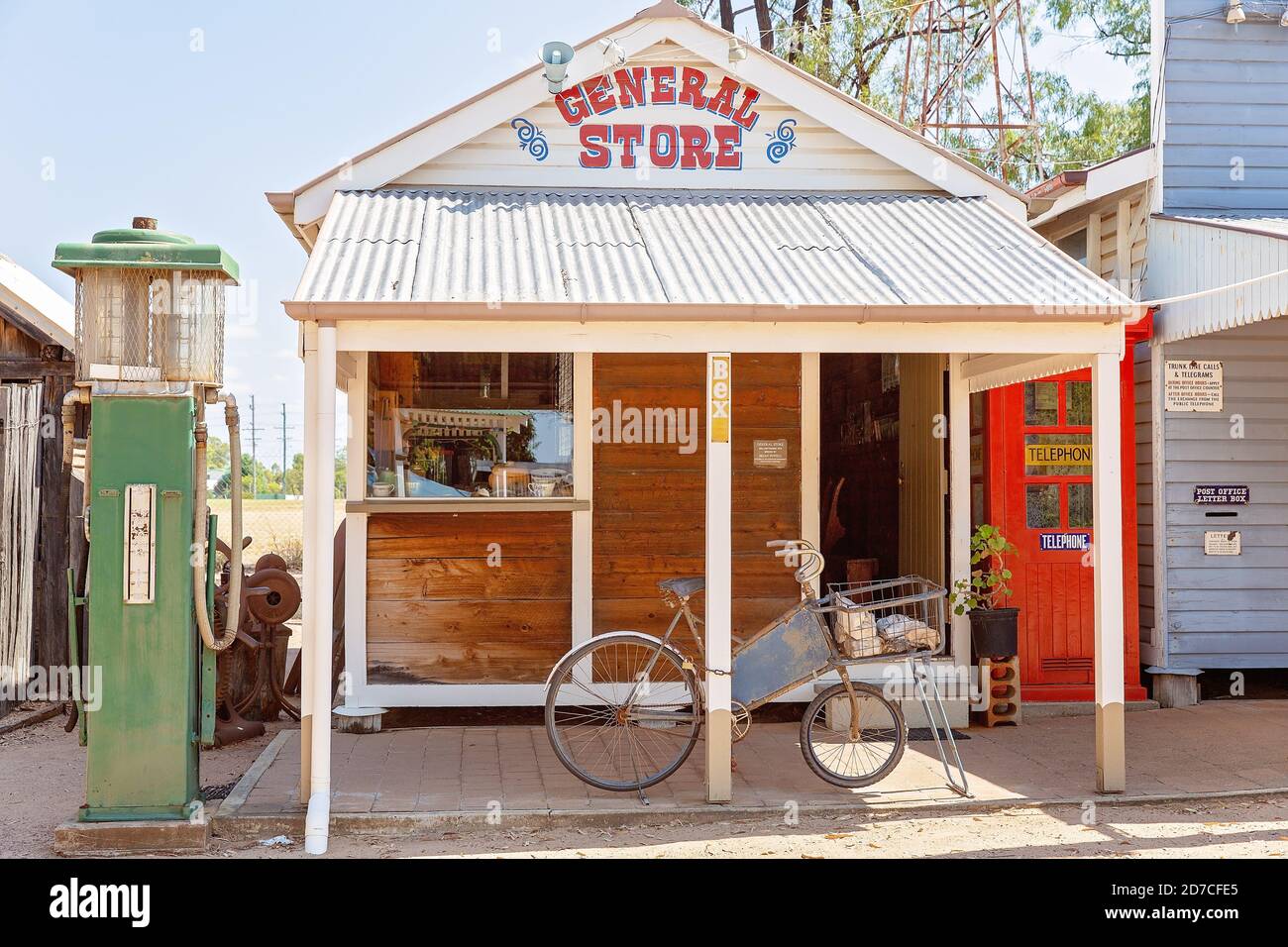 General store exterior wall hi-res stock photography and images - Alamy