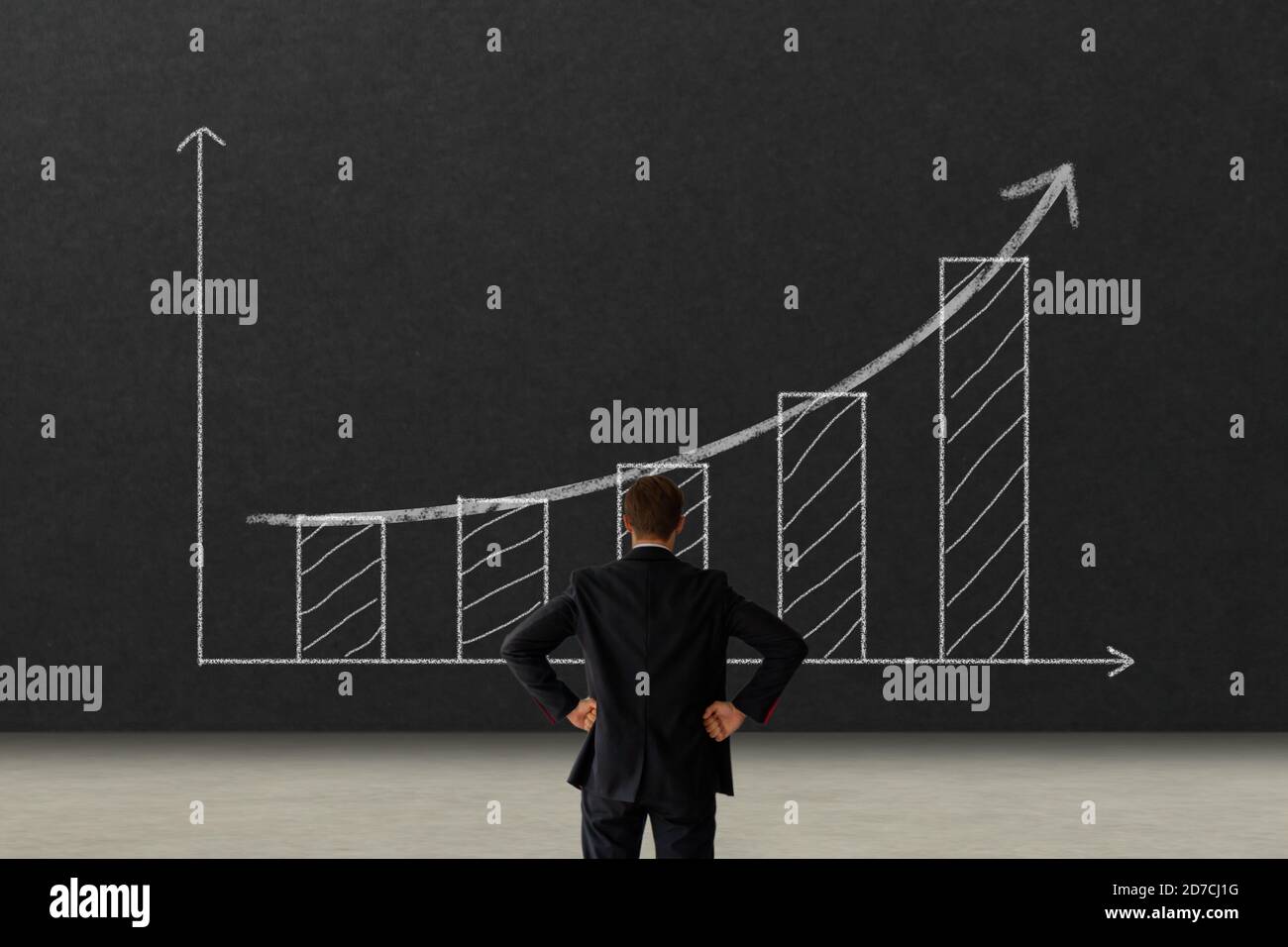 Business growth concept. business man looking to the graph with growth ...