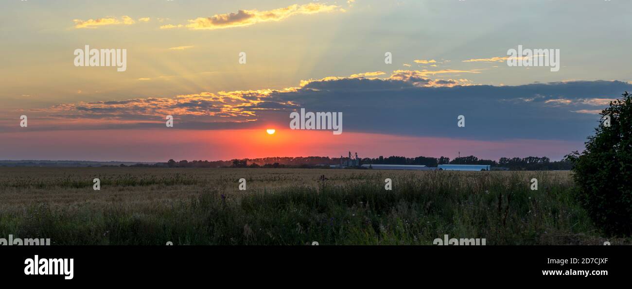 Dramatic light over fields hi-res stock photography and images - Alamy