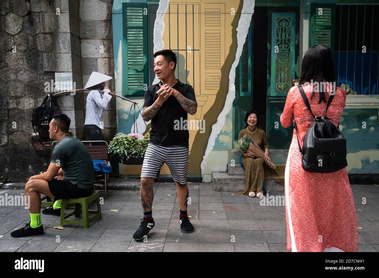 Visitors at Pho Bich Hoa Phung Hung, Hanoi, Vietnam Stock Photo - Alamy