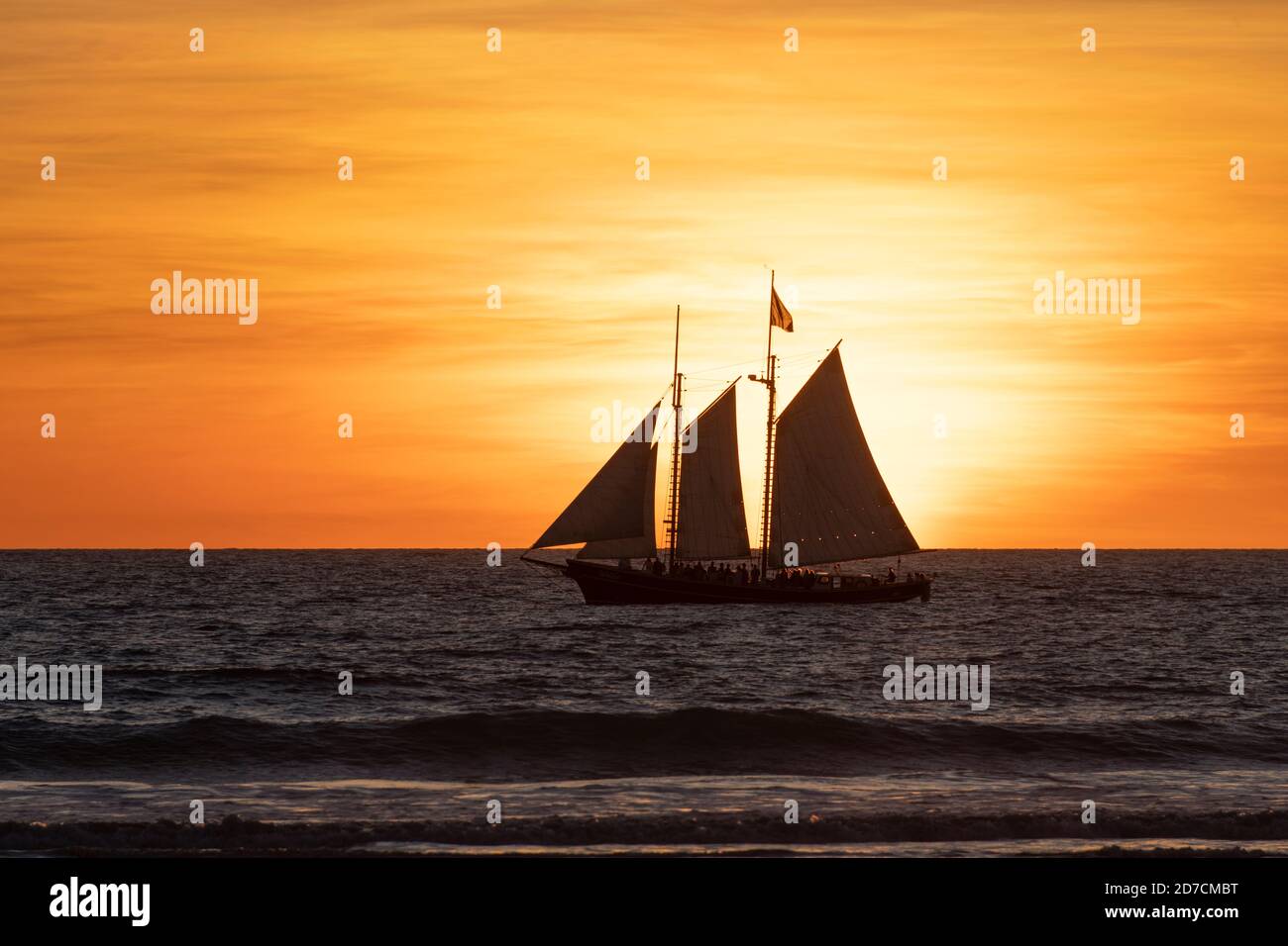 Sailing ship sunset hi-res stock photography and images - Alamy