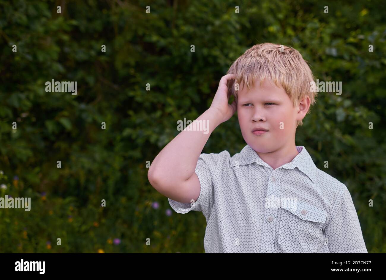 Child scratching hi-res stock photography and images - Alamy