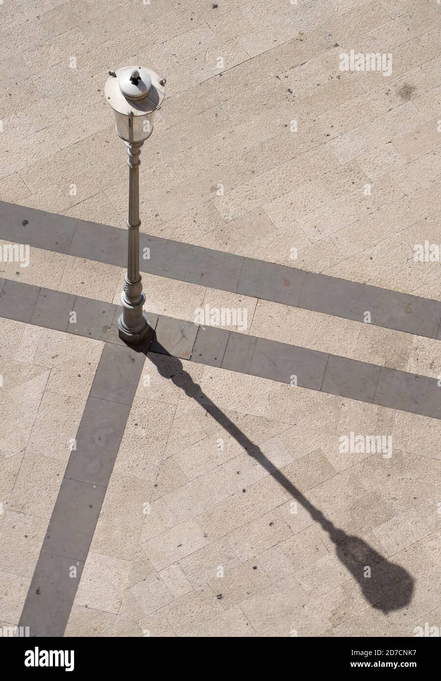 City street lamp hi-res stock photography and images - Alamy