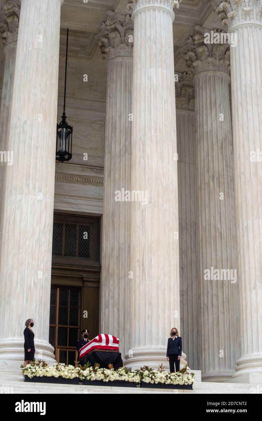 The casket of Ruth Bader Ginsburg at the Supreme Court Stock Photo - Alamy
