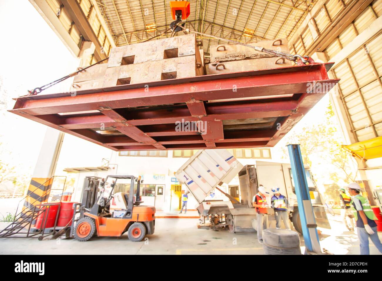 Steel cable manufacturing hi-res stock photography and images - Alamy