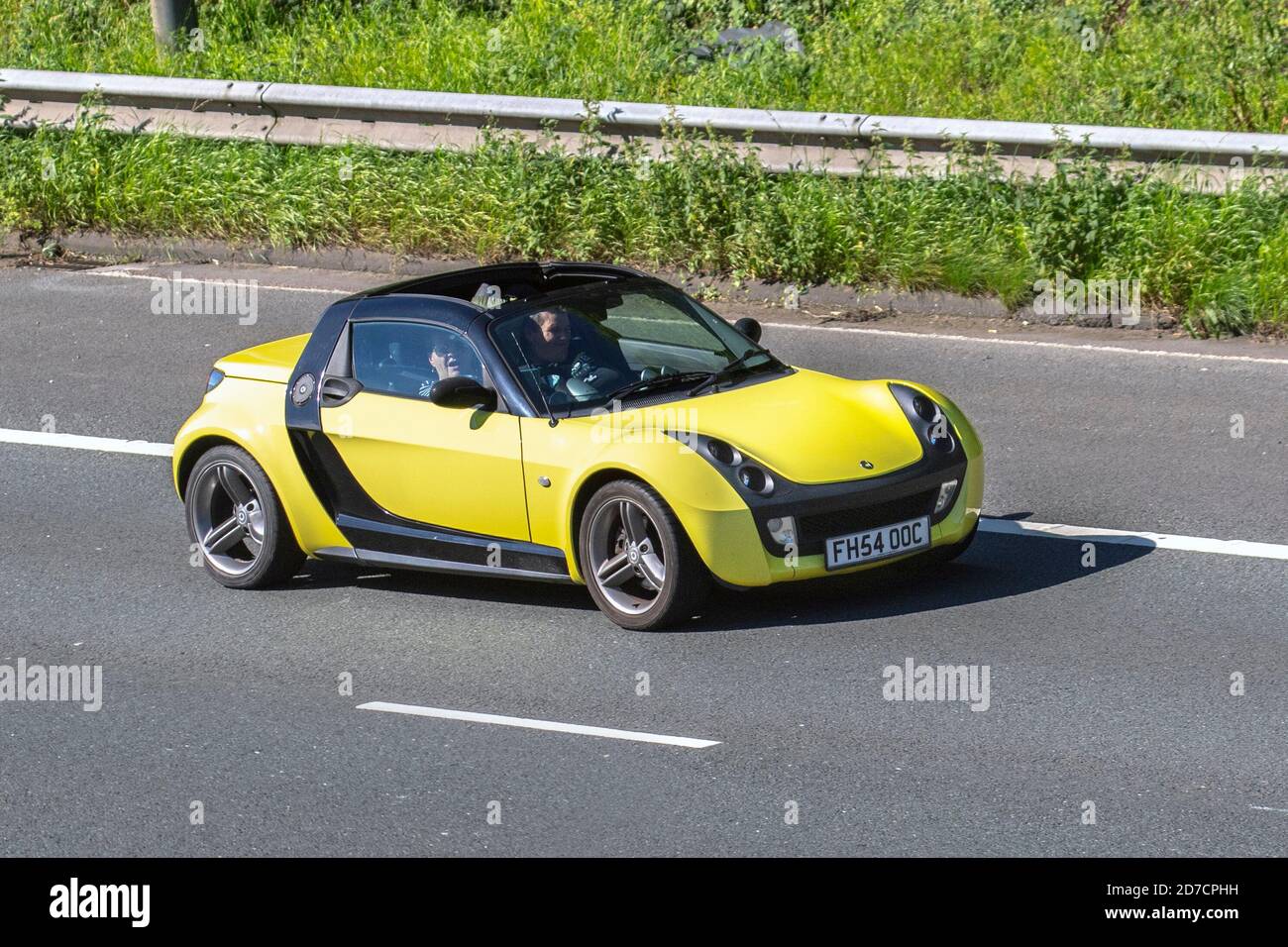 Smart roadster hi-res stock photography and images - Alamy