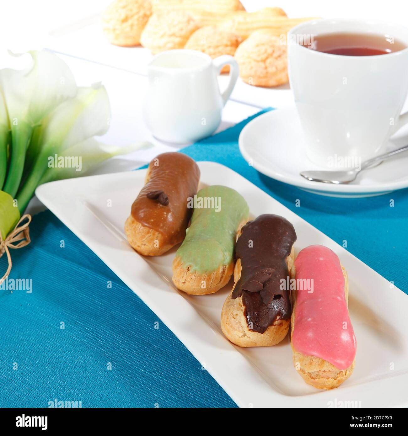 cream puff & eclair-An éclair is an oblong pastry made with choux dough ...