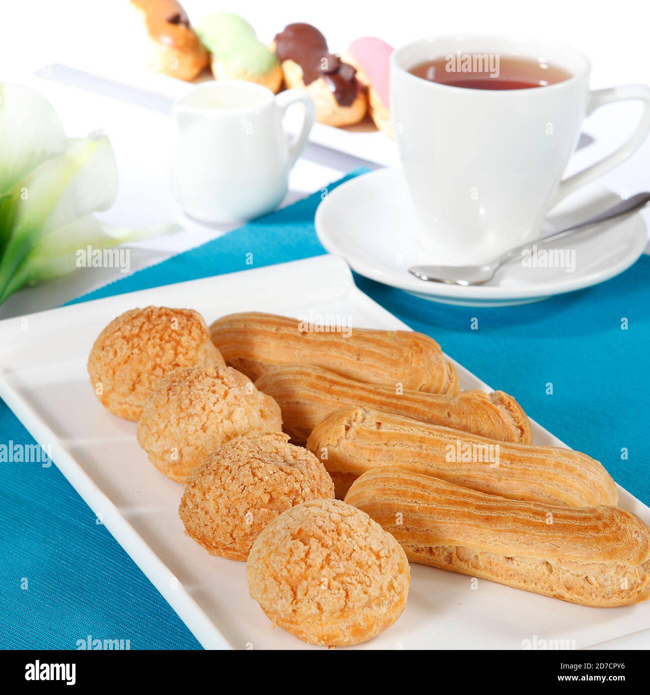 cream puff & eclair-An éclair is an oblong pastry made with choux dough ...