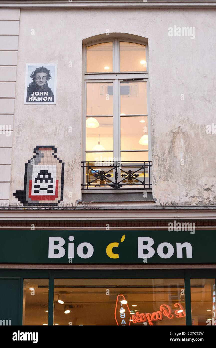 Paris, France. Space Invader ceramic tile mosaics pixelated art by the ...