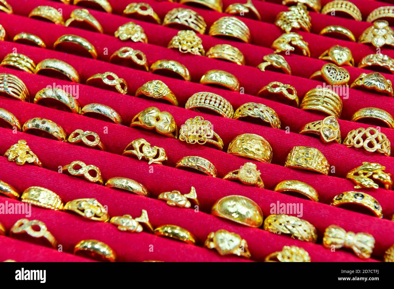 Wedding gold ring display hi-res stock photography and images - Alamy