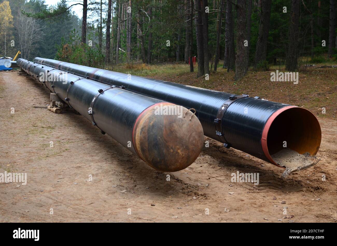 Laying new natural gas pipeline hi-res stock photography and images - Alamy