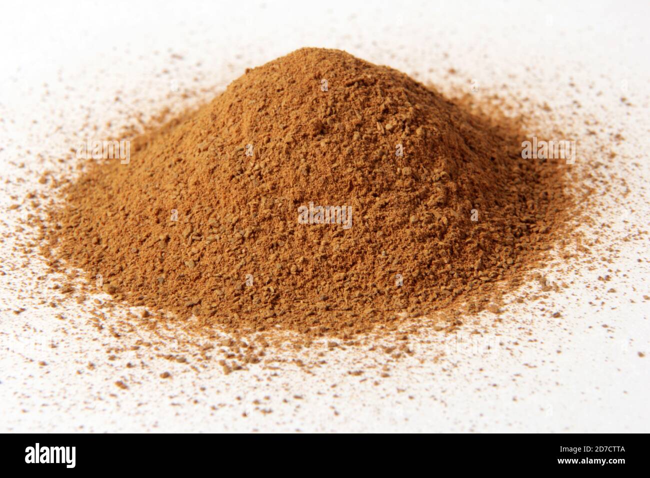 Cinnamon powder heap isolated on white background Stock Photo - Alamy