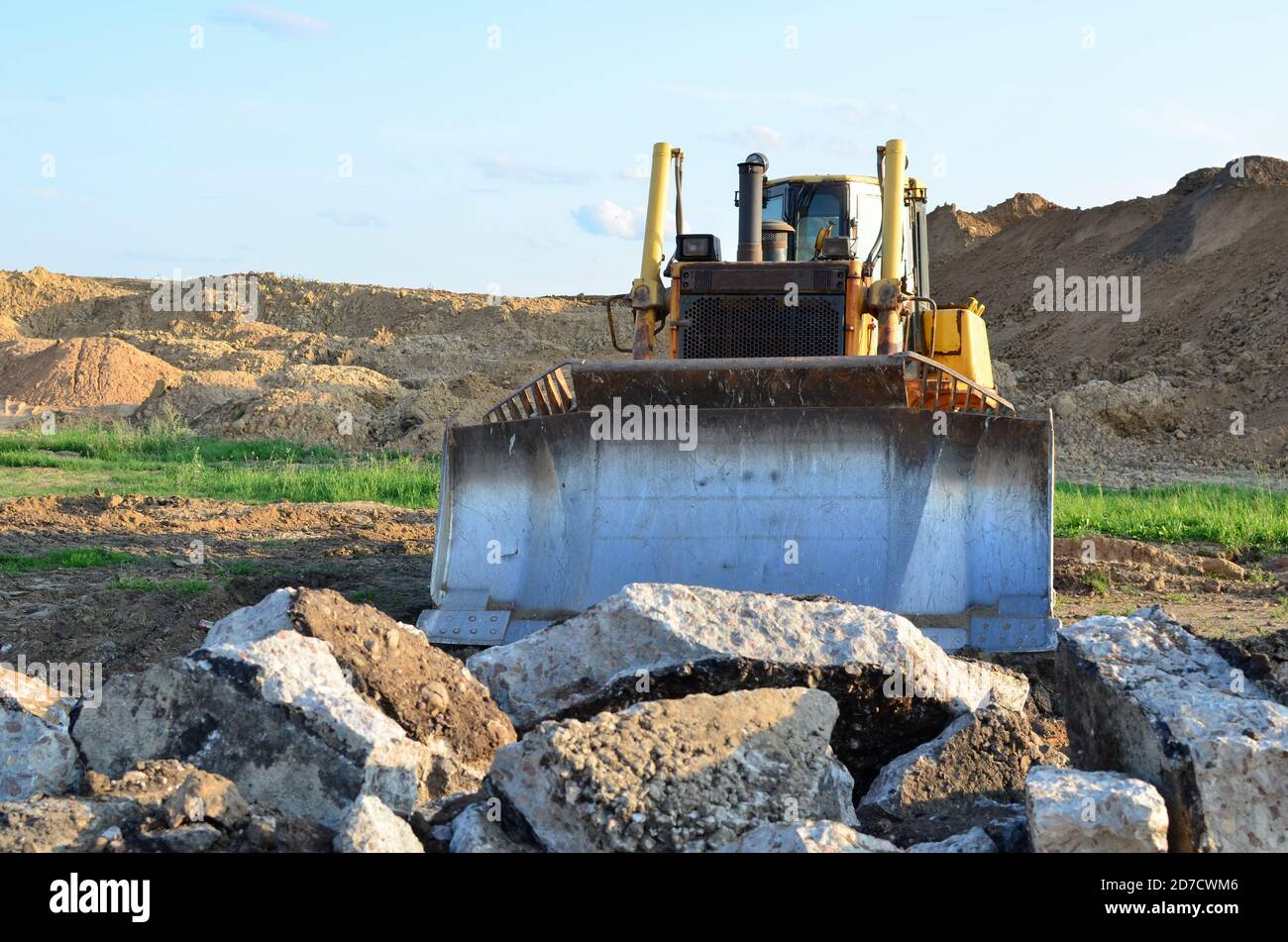 Demolition done by machines hi-res stock photography and images - Alamy