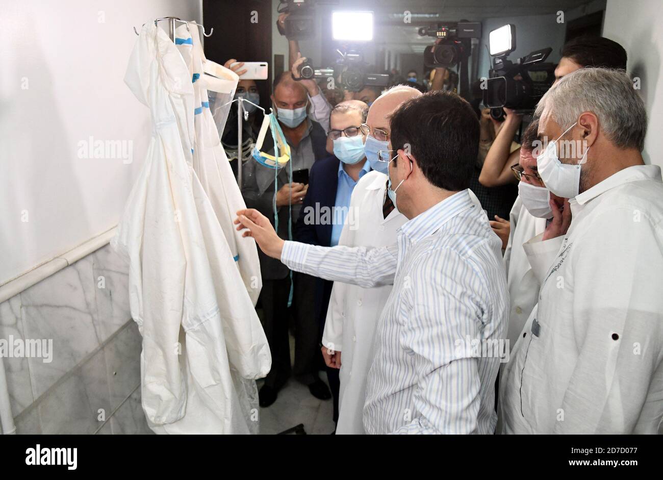 Doctors overalls hi-res stock photography and images - Alamy