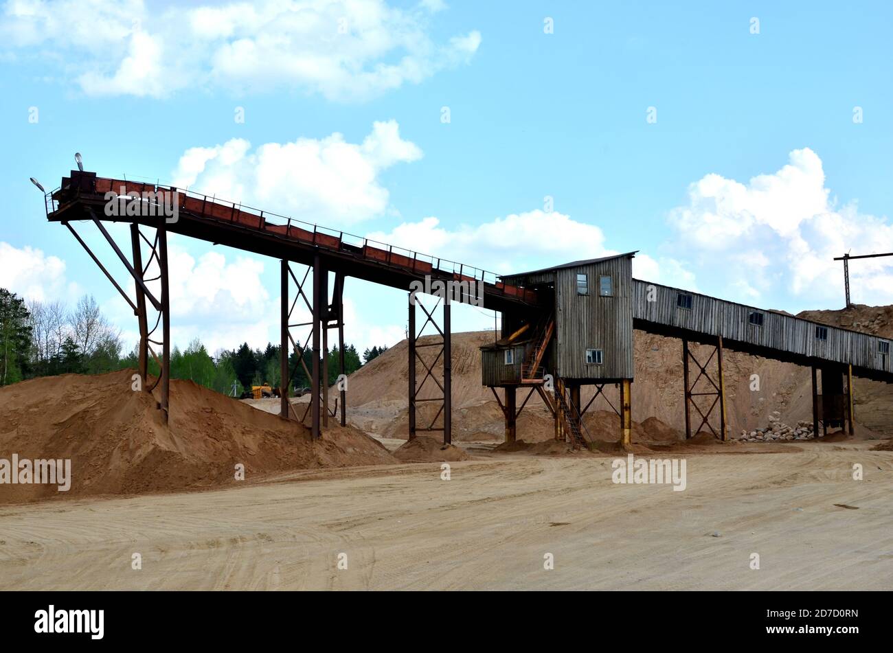 Sorting aggregates hi-res stock photography and images - Alamy